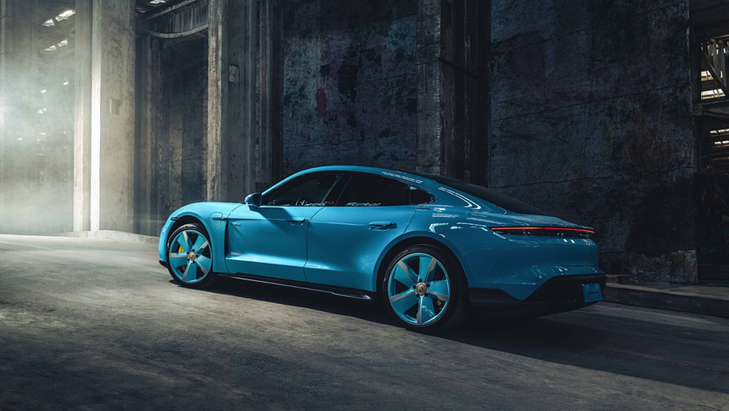 Artist Ding Yi individualises Taycan Turbo S with his own artwork - Porsche Newsroom